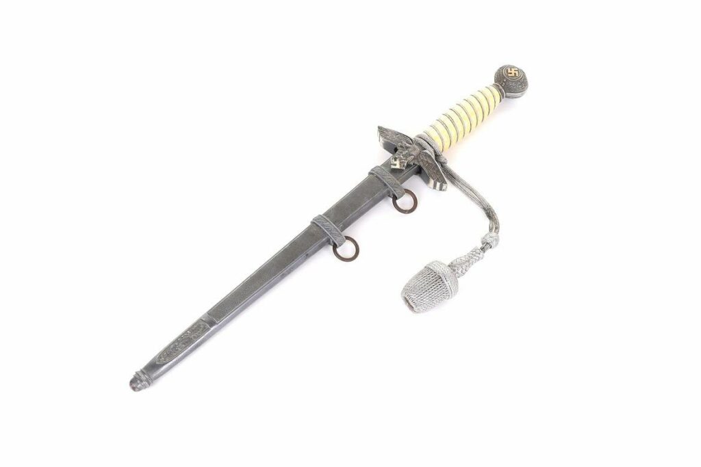 Warstory Antiques - Luftwaffe Engraved Dagger by Voos