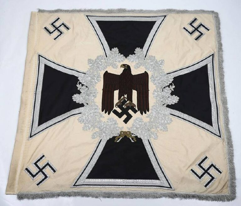 Warstory Antiques - Army Infantry Section Regimental Standarte
